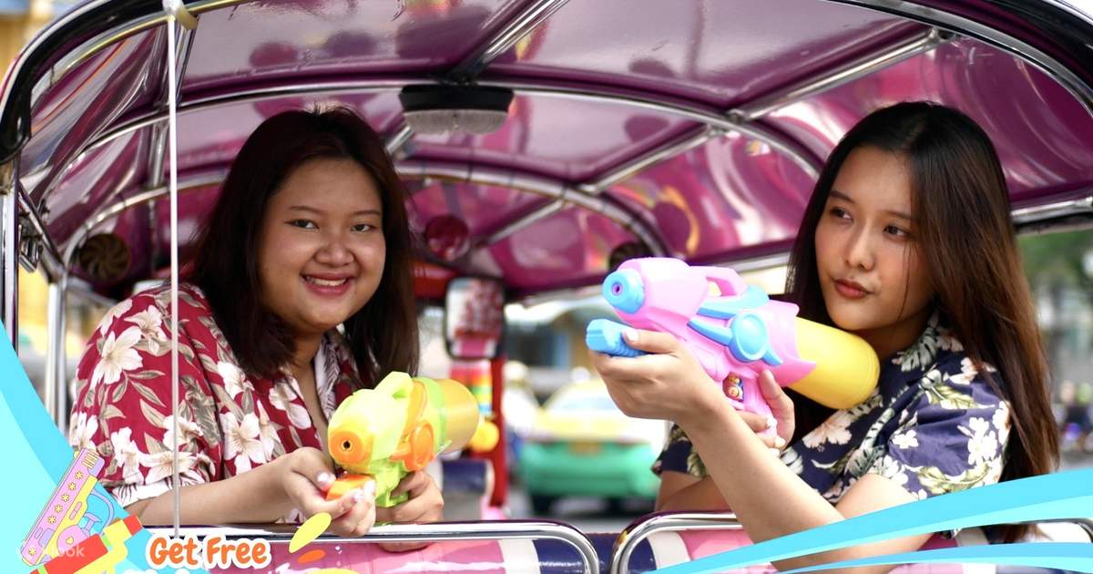 Trận chiến nước Bangkok Songkran trên xe Tuk Tuk - Klook Việt Nam
